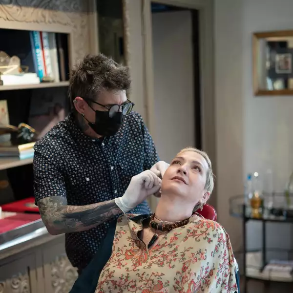 Danny Yerna y María Tash, el dúo dinámico organiza piercing party