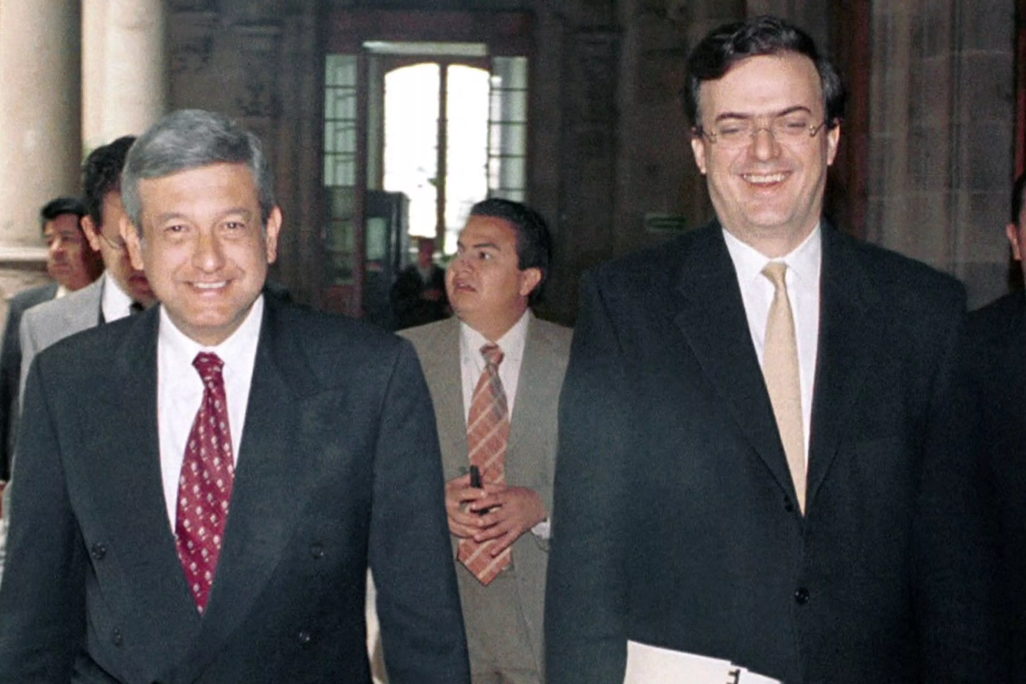 La trayectoria de Marcelo Ebrard en fotos: de joven redactor a ...