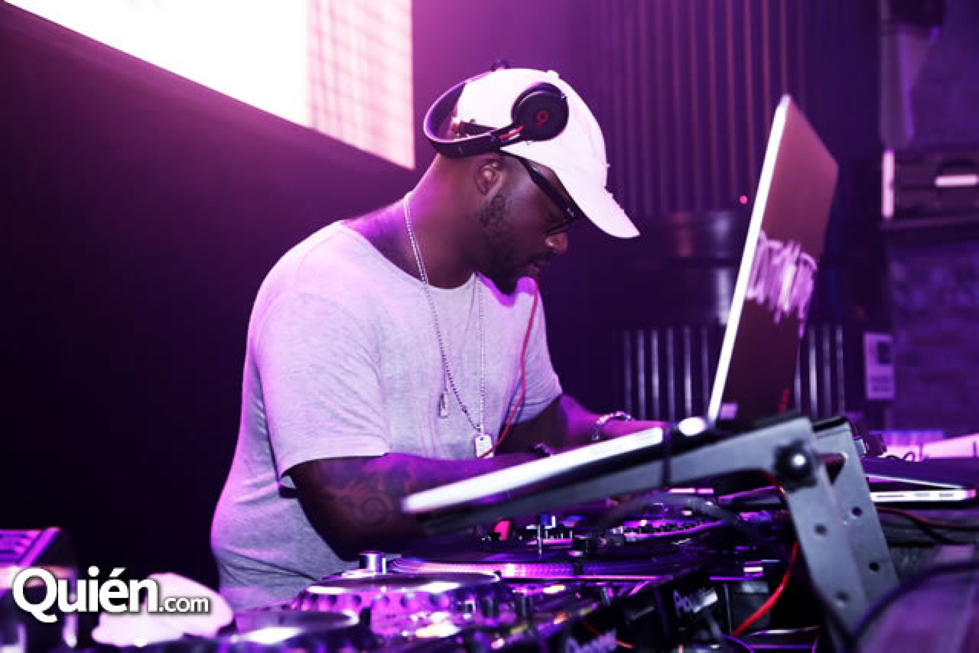 Gran ambiente se vivió en el Hyde con el DJ Tay James