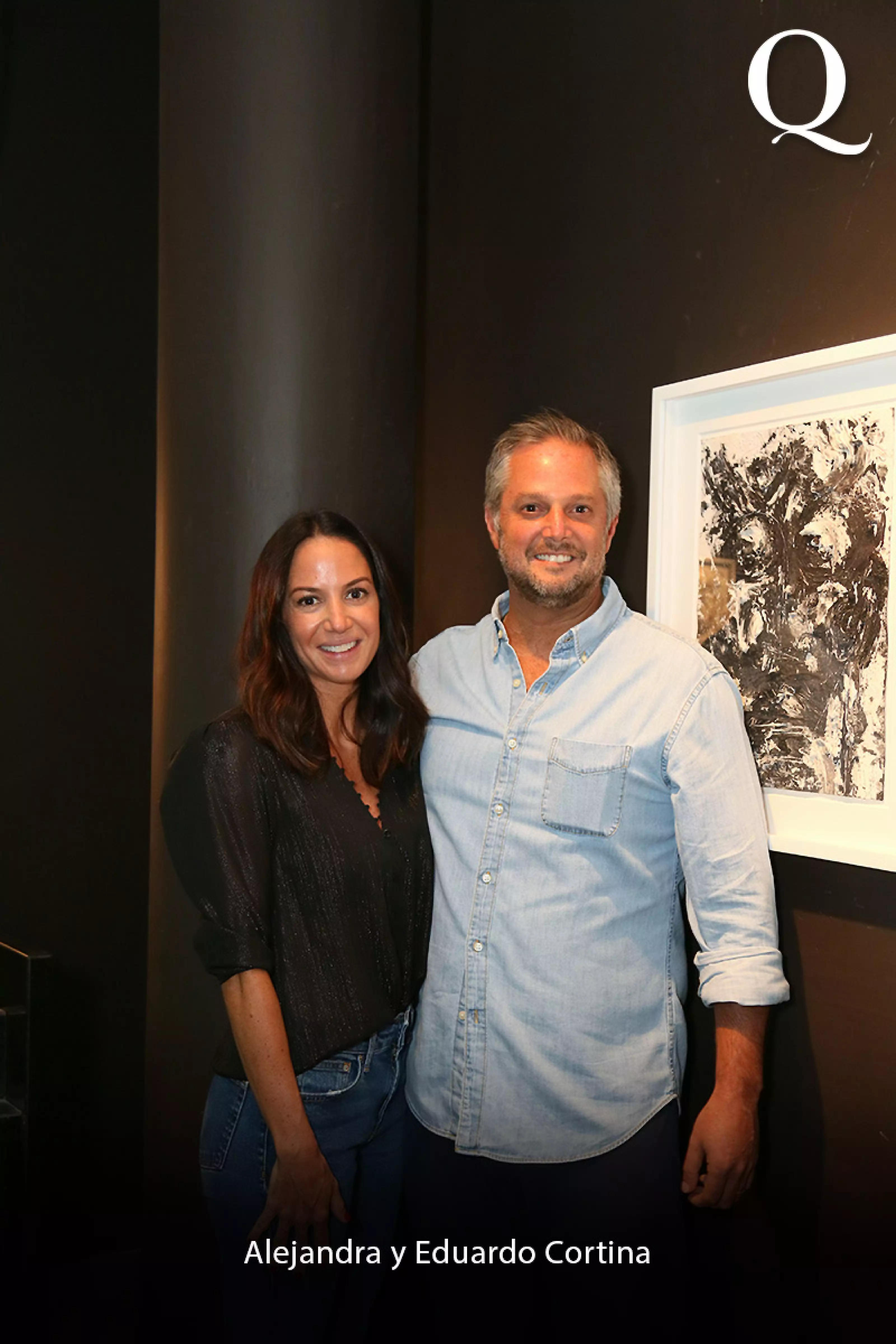 Liliana Sada en la exposición de arte de Héctor Bitar