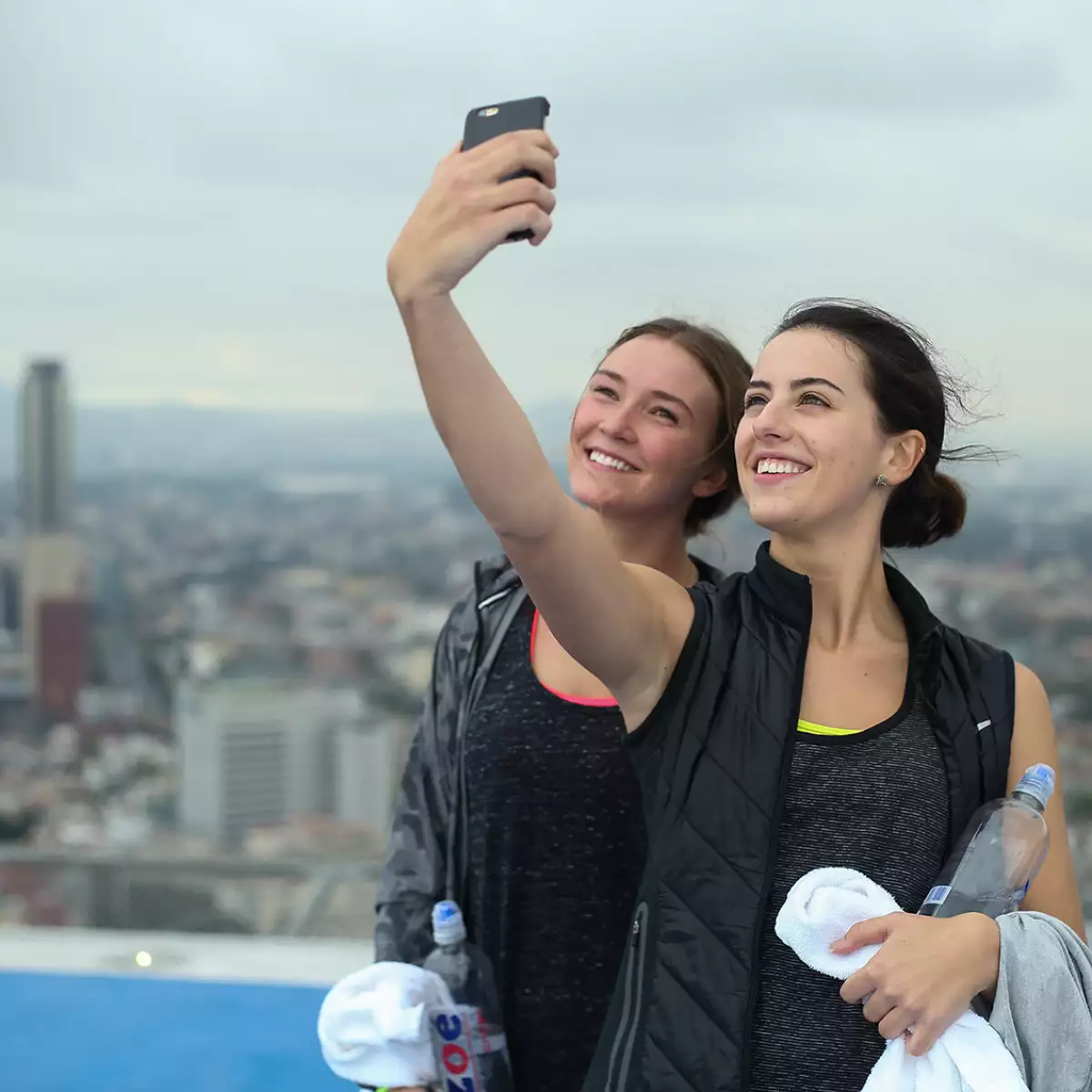 Viven la experiencia de una clase de FitSpin en las alturas
