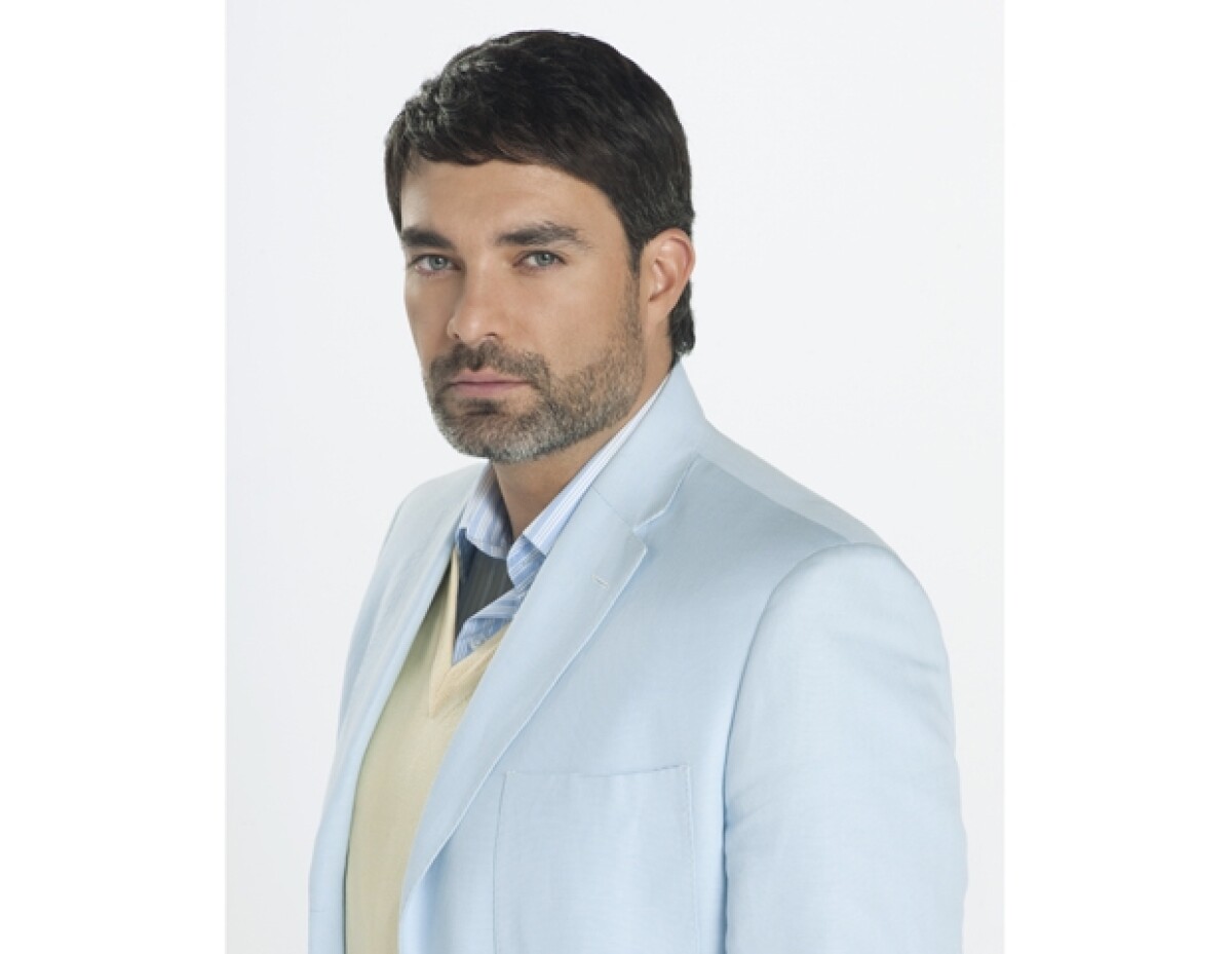 Mauricio Islas pinta su cielo de rojo