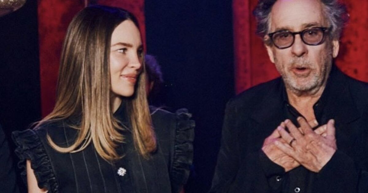 Tim Burton sorprende a Belinda con regalo único durante su visita a México