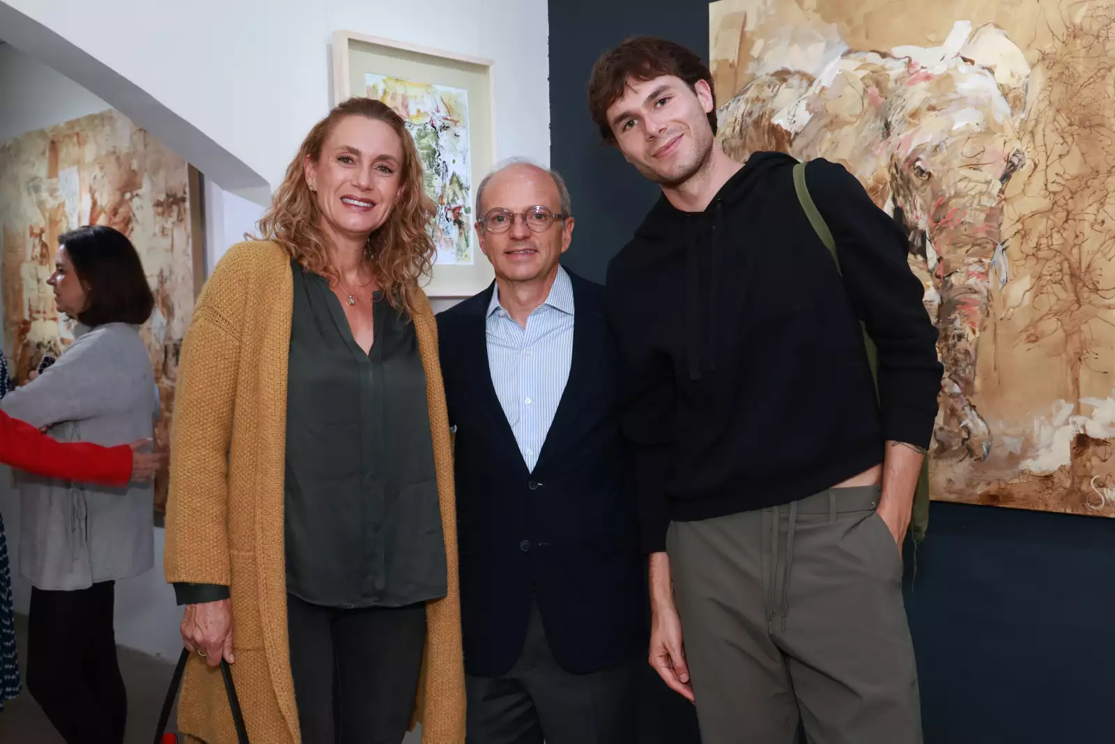 Contrastes que cautivan: La dualidad de la vida en la obra de Mónica Suárez