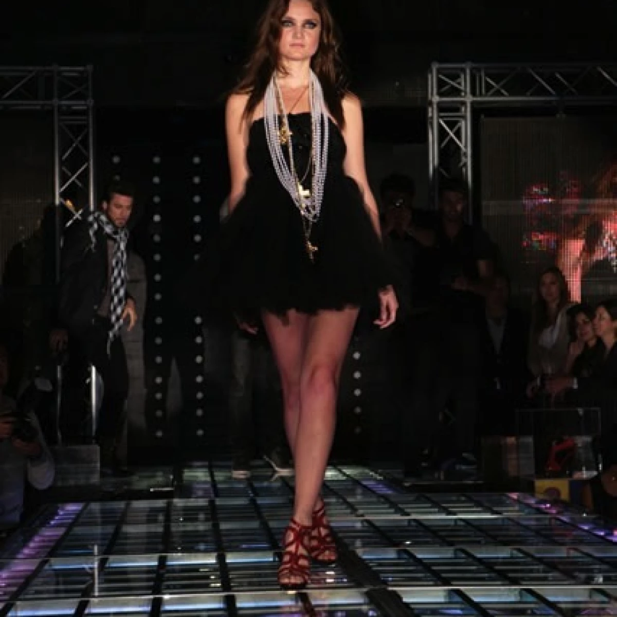 Karen Beckmann presenta `Crane´