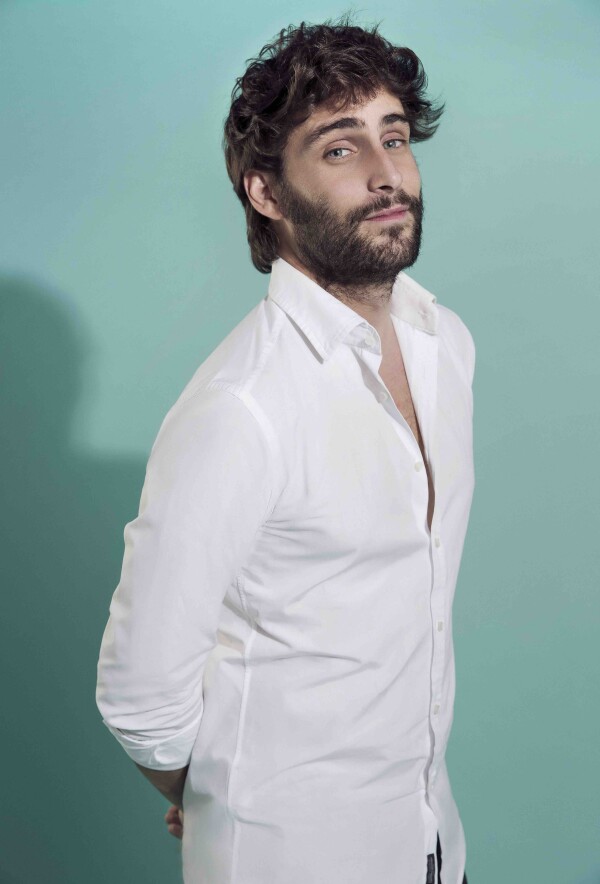 Fernando Guallar todo un galán en la nueva temporada de Velvet Colección