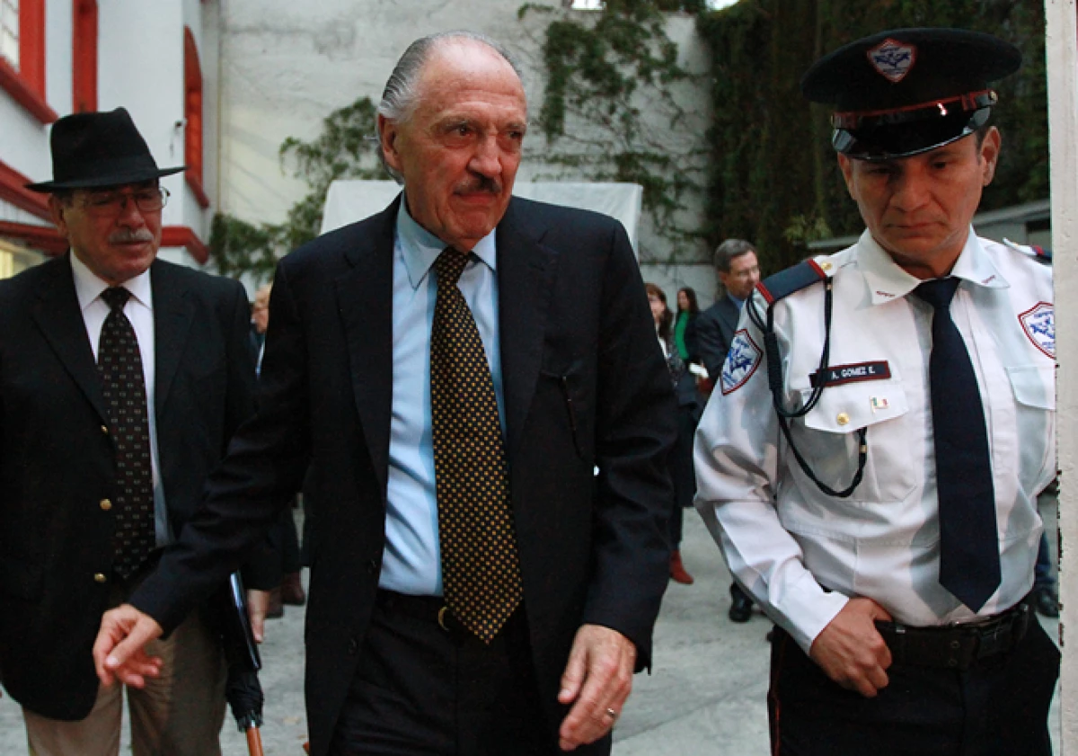 AMLO asegura que Riobóo quedará fuera de las obras de Santa Lucía