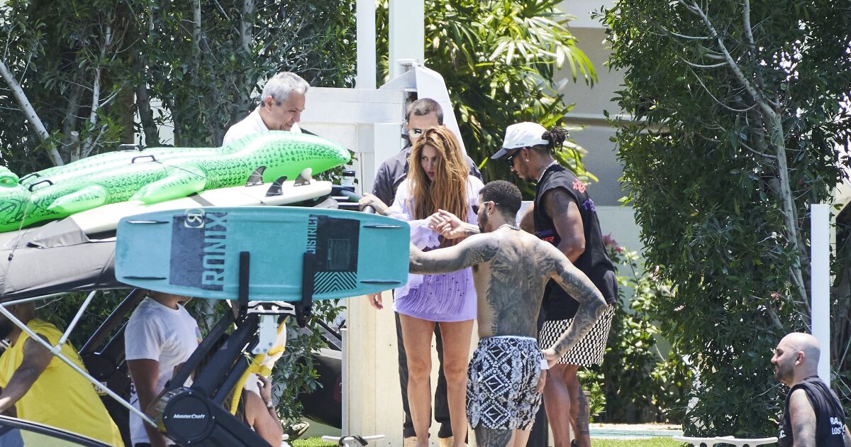 ¿Será romance? Shakira y Lewis Hamilton disfrutan de un paseo en yate