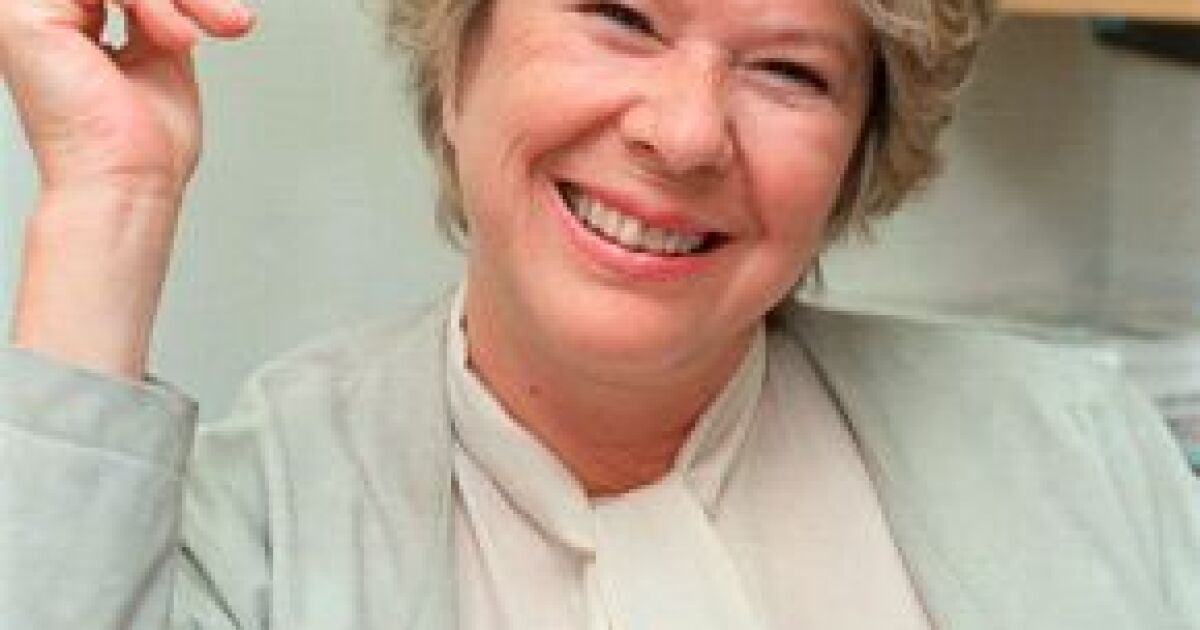 Muere novelista Marilyn French