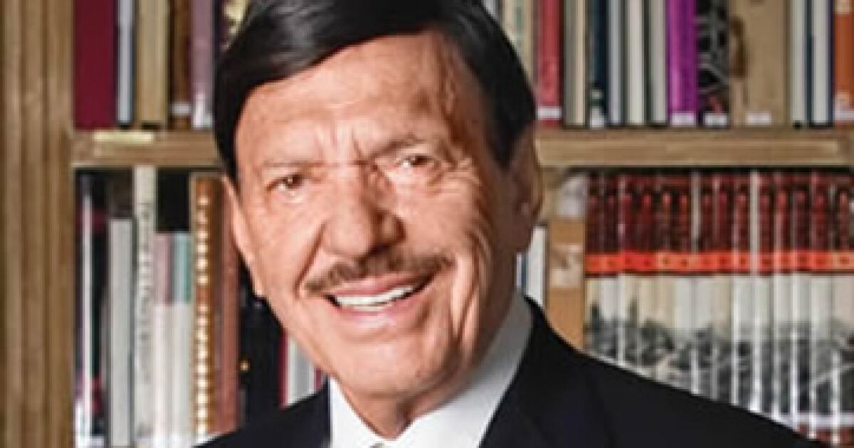 Afinan homenaje a Roberto González en DF