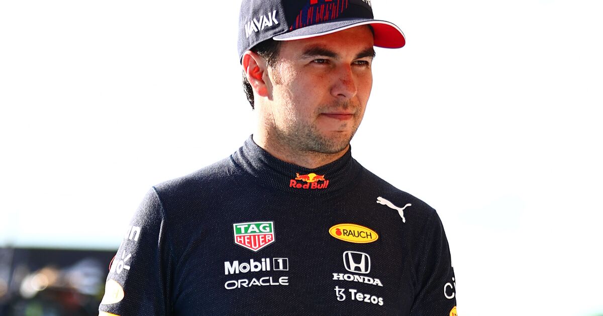 La creatividad para lograr un autógrafo de Checo Pérez