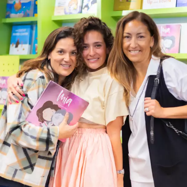 Laura Jáuregui presenta MIA, su primer libro sobre la vida a través de ...