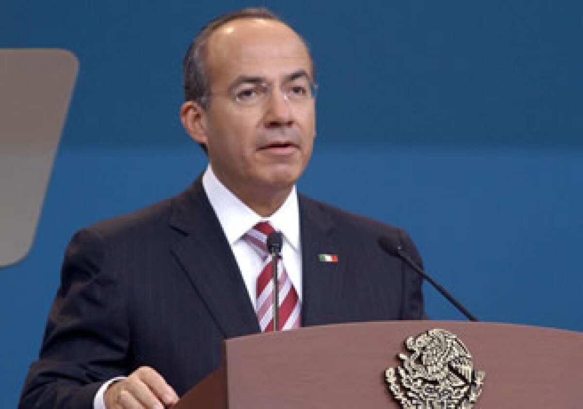 Felipe Calderón presume inversiones