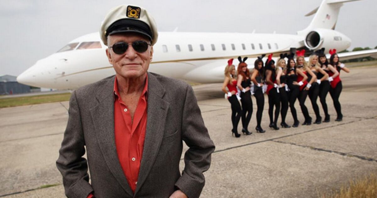 La muestra de que Hugh Hefner sigue siendo un 'playboy' incluso muerto