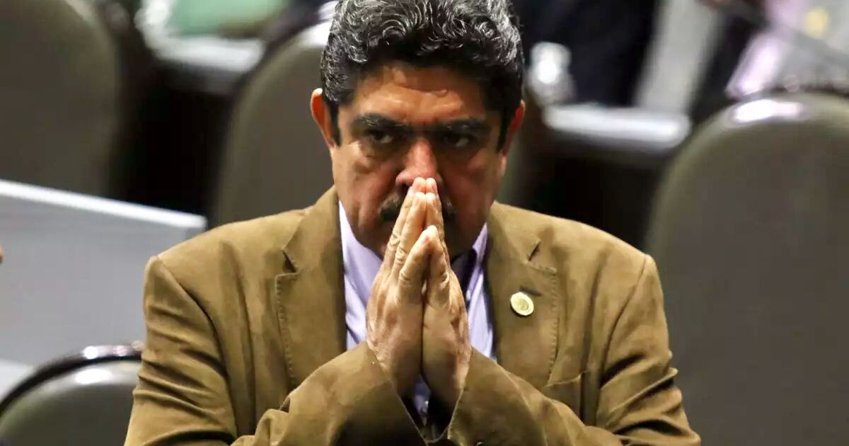 Diputados de Morena juntan dinero para cuenta médica de Manuel Espino