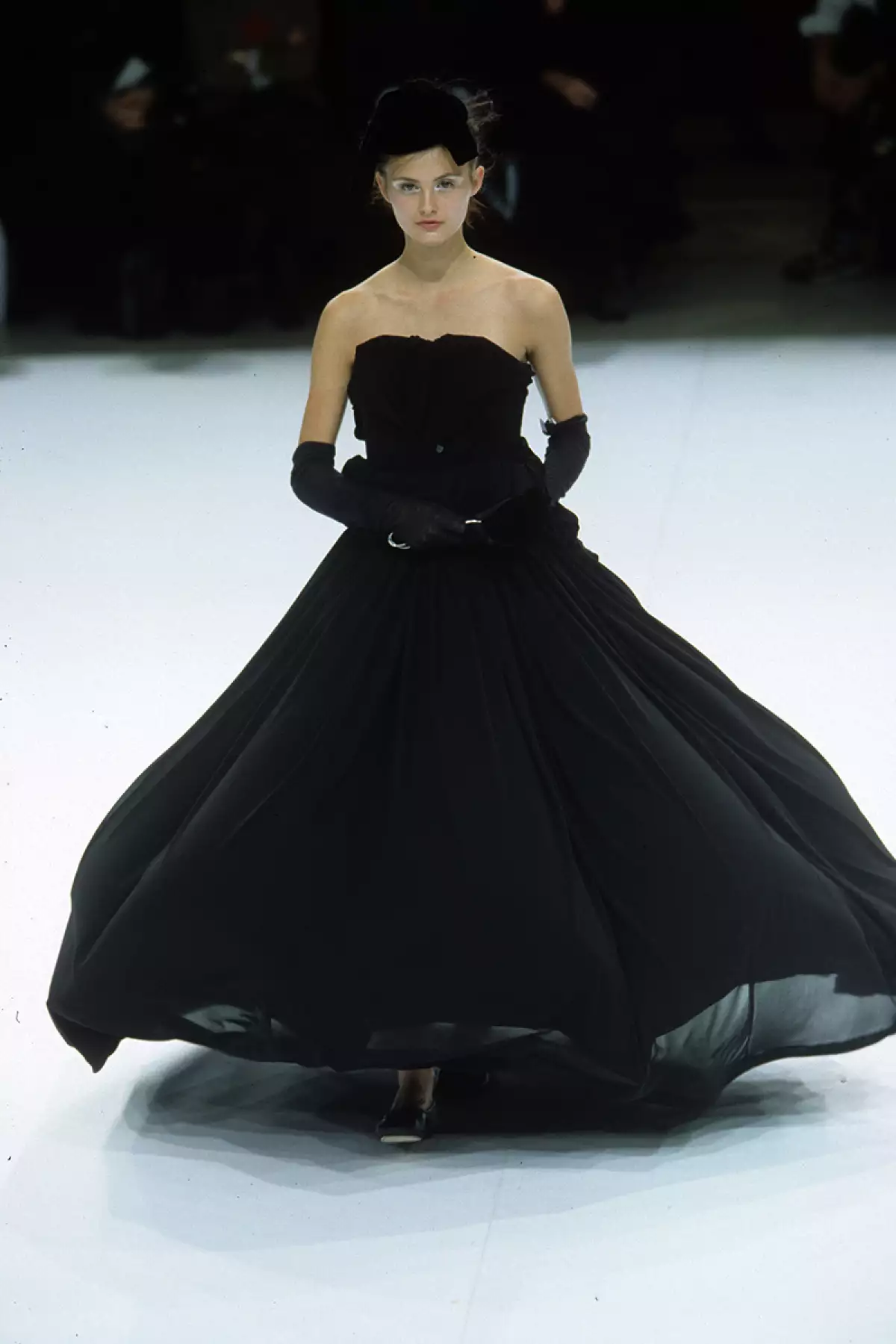 Qué es el estilo Y2K y porqué está en todos lados