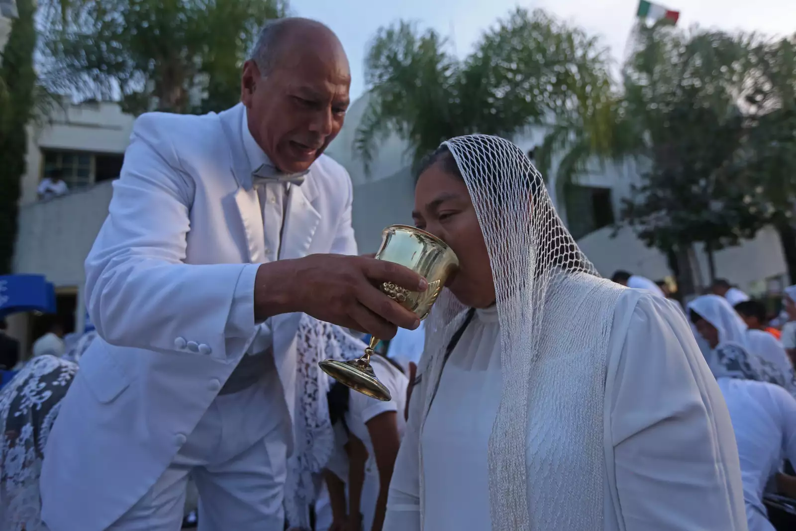 #EnFotos: Sin su líder, la Luz del Mundo celebra la Santa Cena