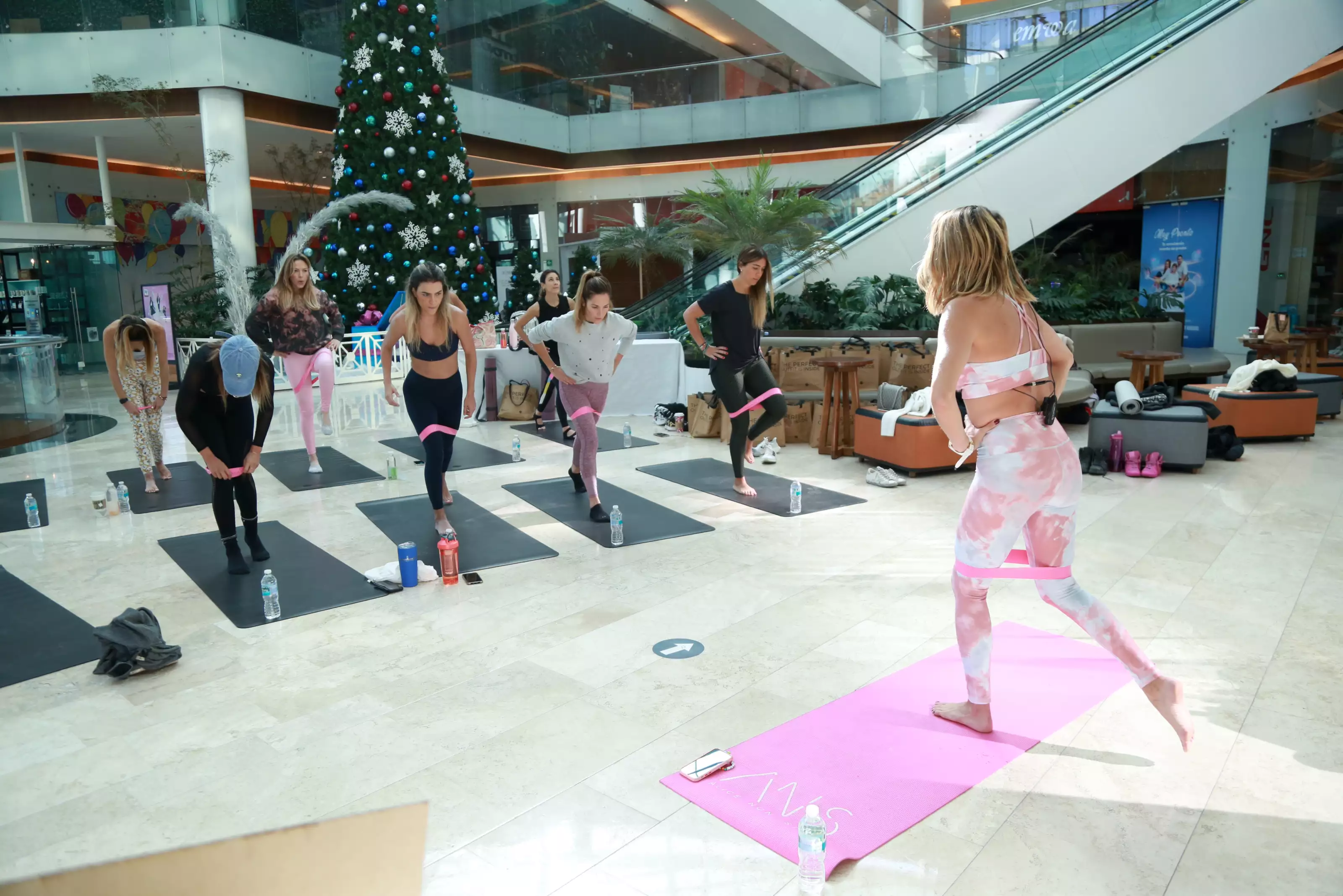 Alice Non Stop imparte clase de la mano de Asani