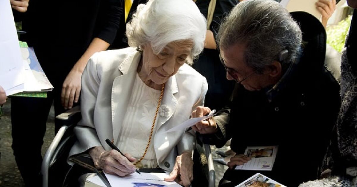 Ana María Matute recibe el Premio Cervantes entre emoción y aplausos
