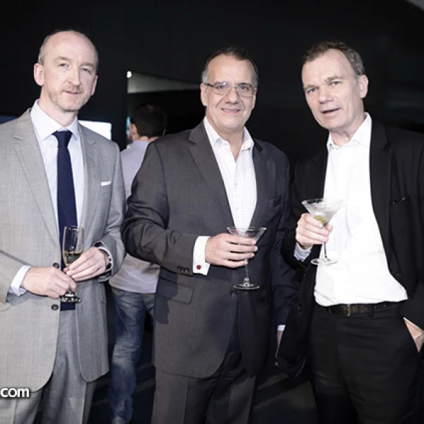 México celebra 50 años del estilo de James Bond