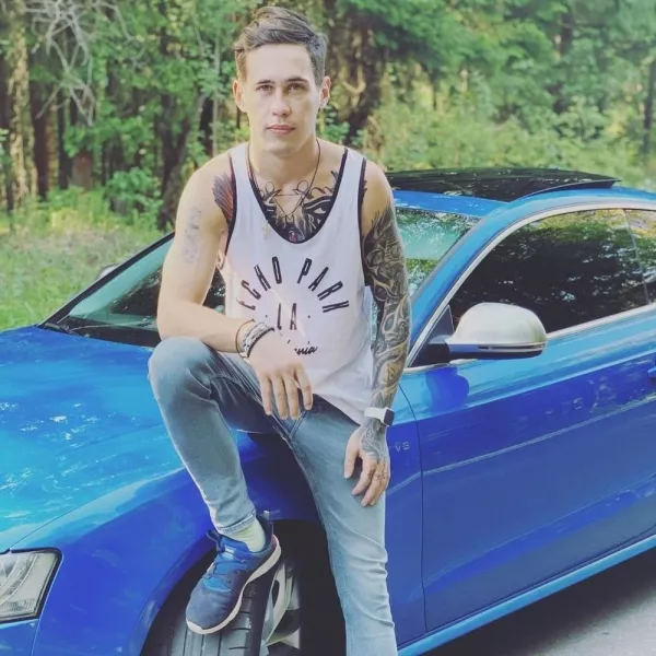 Dan prisión a youtuber por homicidio imprudencial de su novia durante ...