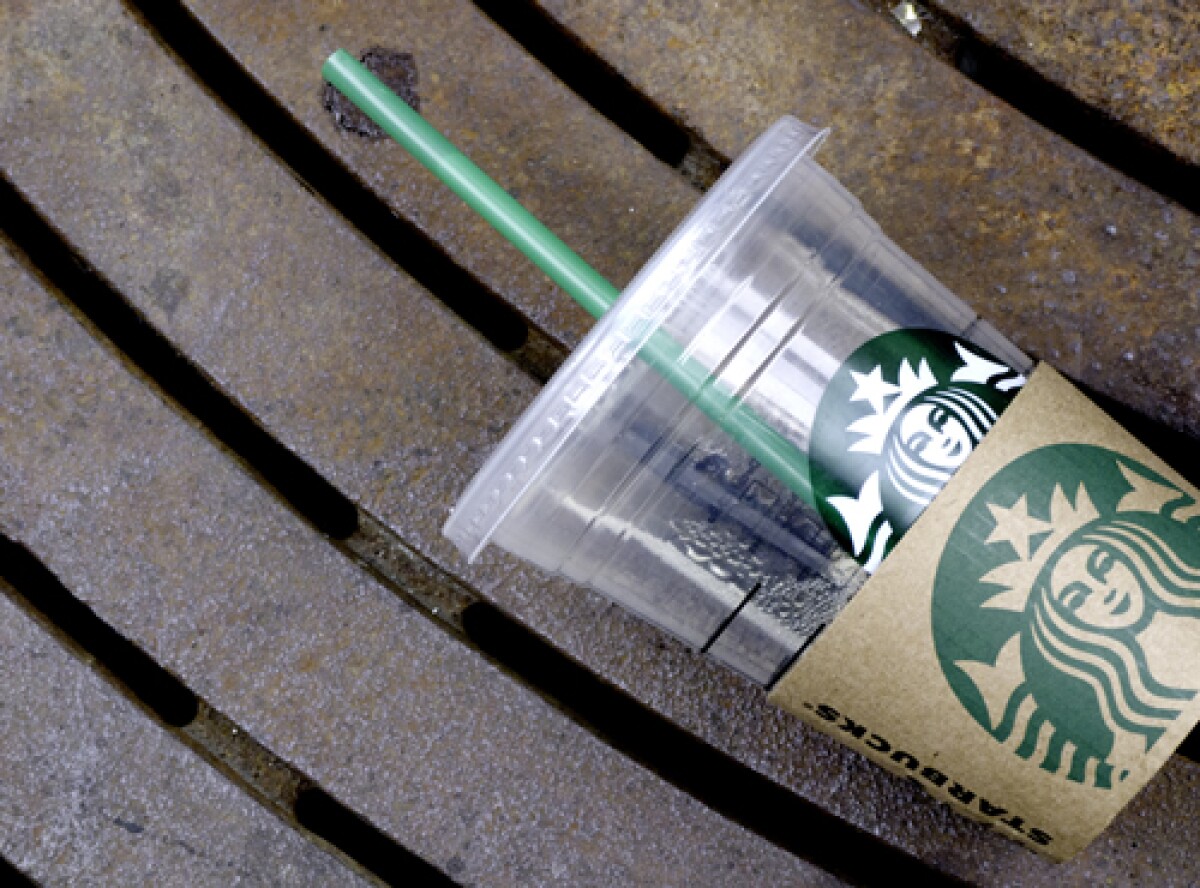 El plan de Starbucks para dejar de utilizar popotes en sus cafeterías