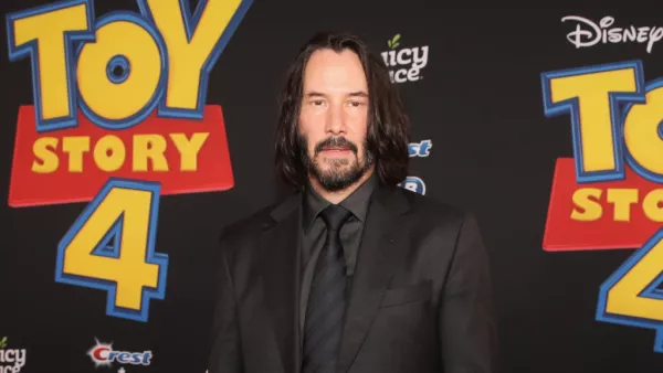 Keanu Reeves sorprende al aparecer en el tráiler de la cinta de Bob Esponja