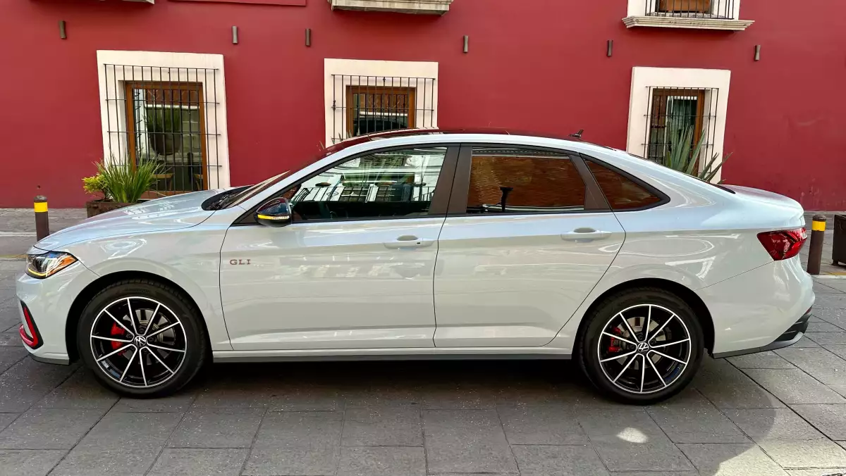 Jetta 2025, sin caja manual y nueva estética: este es su precio en México