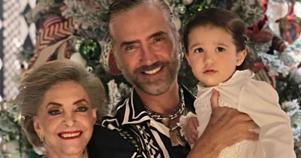 ¡El mejor abuelo! Alejandro Fernández así cantó 'El Ratón Vaquero' a ...