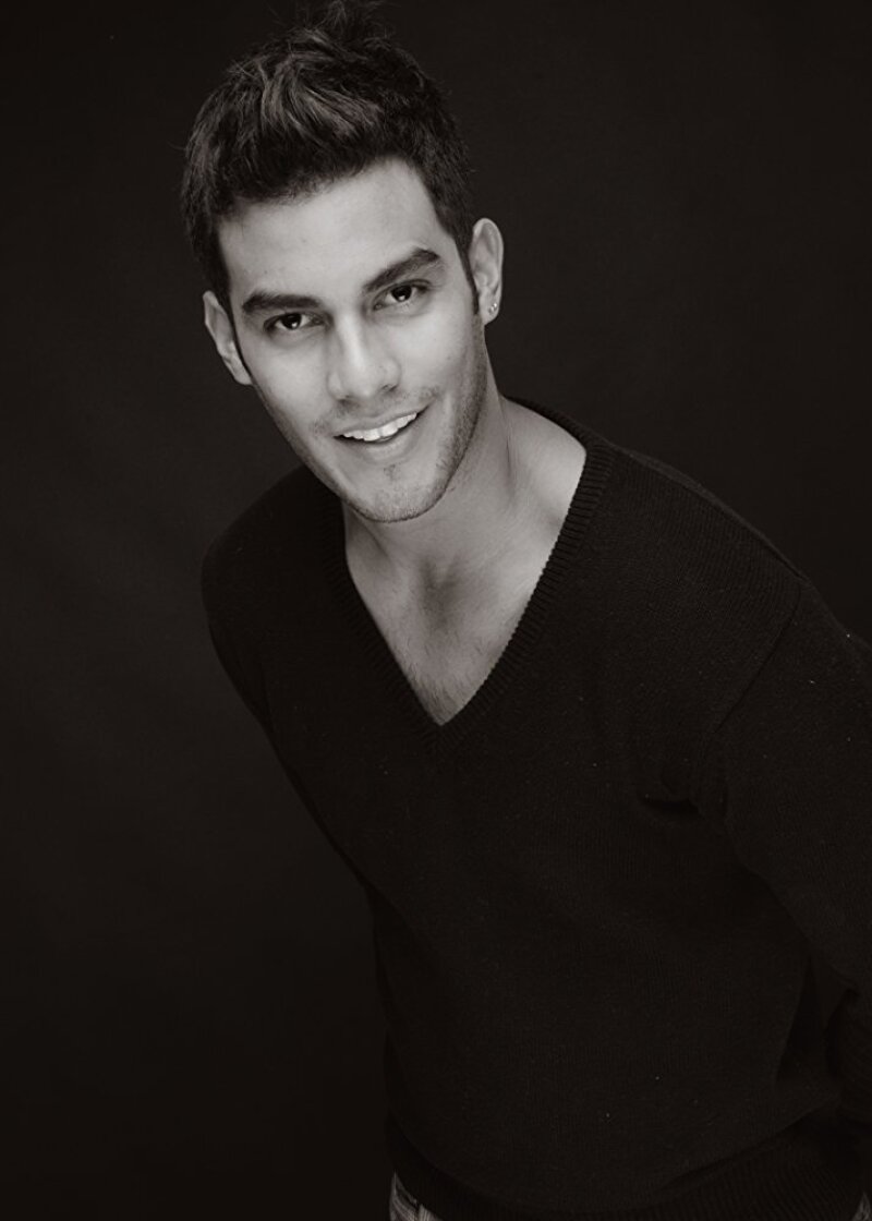 Quién es el guapo actor que dio vida a Iñárritu en la serie de Luis Miguel