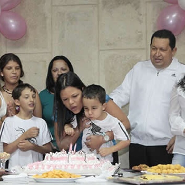 La familia de Hugo Chávez lo acompaña en su recuperación en Cuba
