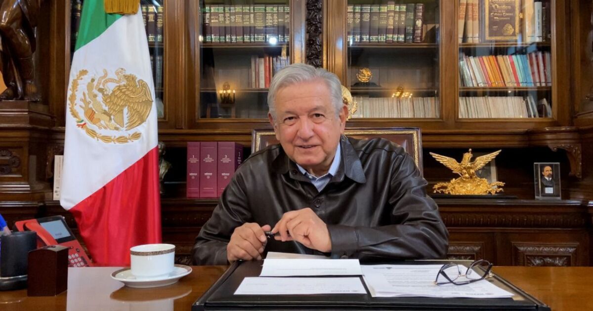 Sin cubrebocas y con Vaporub, así fue el aislamiento de AMLO por COVID