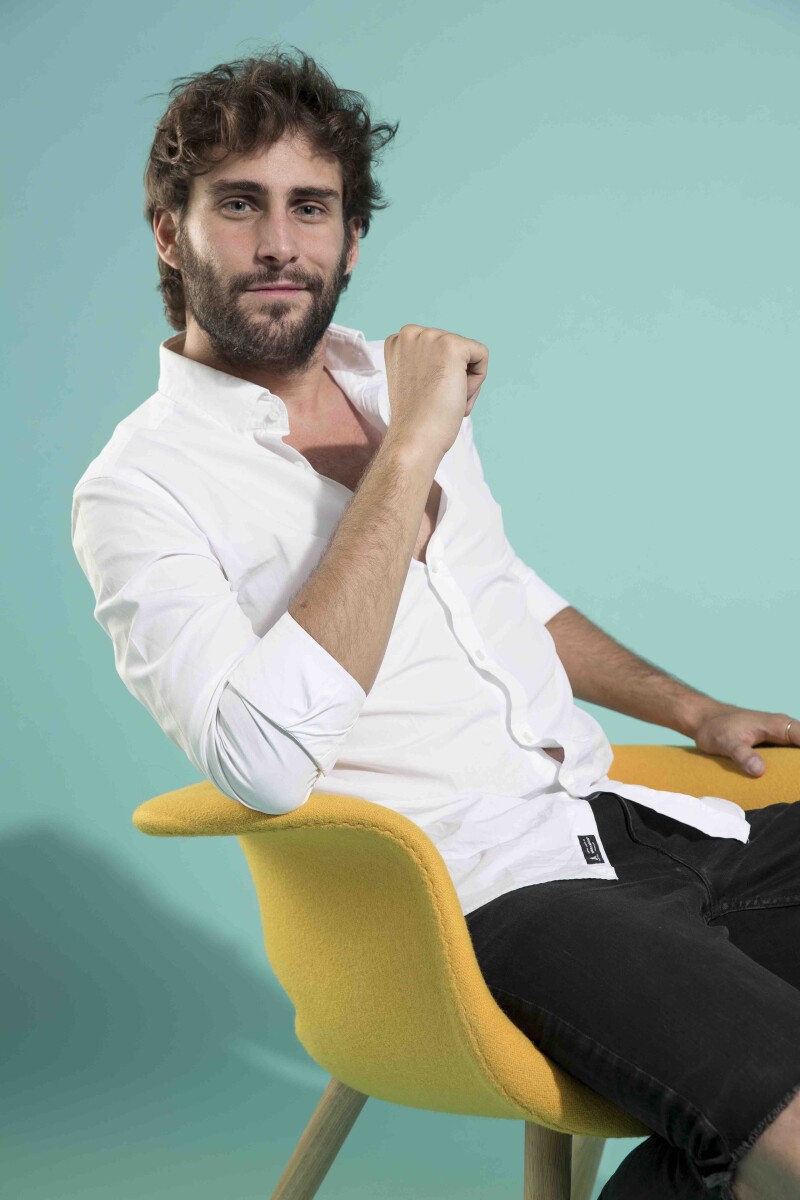 Fernando Guallar todo un galán en la nueva temporada de Velvet Colección