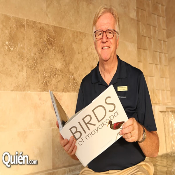 James Batt presenta libro en Mayakoba