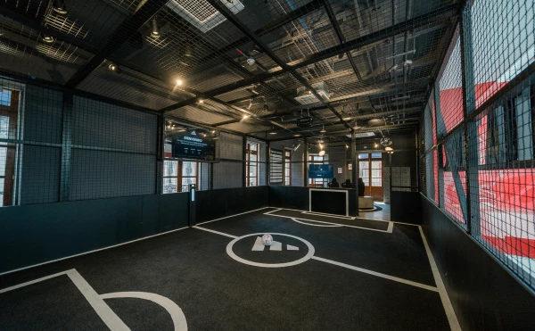 Adidas abre su tienda más grande de Latinoamérica, con cancha de fútbol