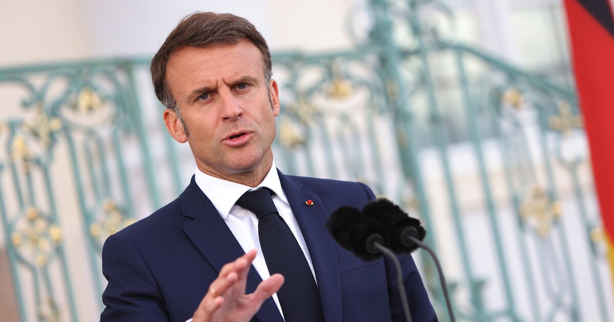 Emmanuel Macron luchará con fuerza para que 'Emily in Paris' se quede ...