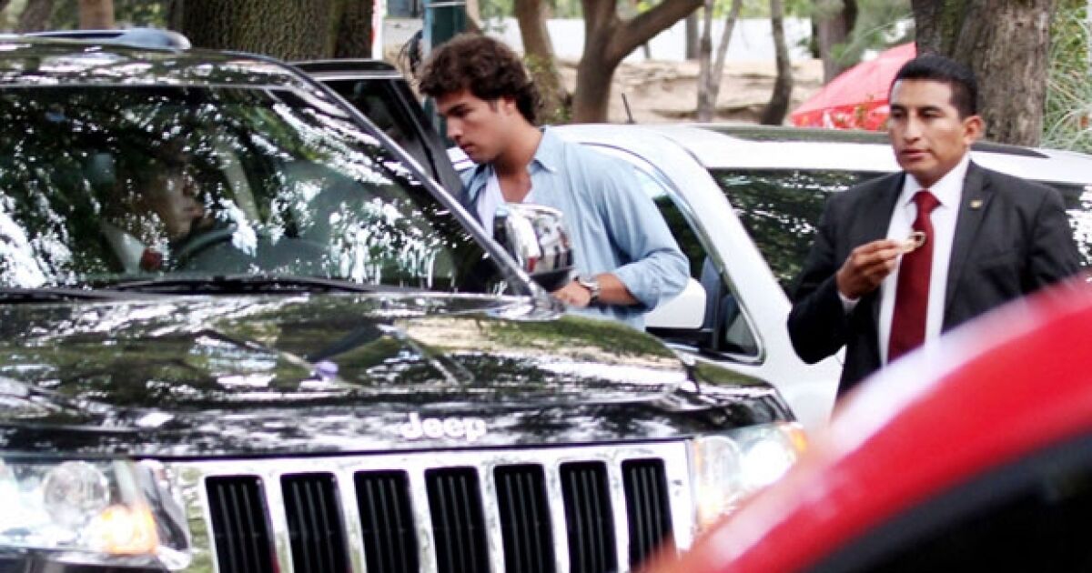 Paulina Peña y su novio de paseo por Polanco