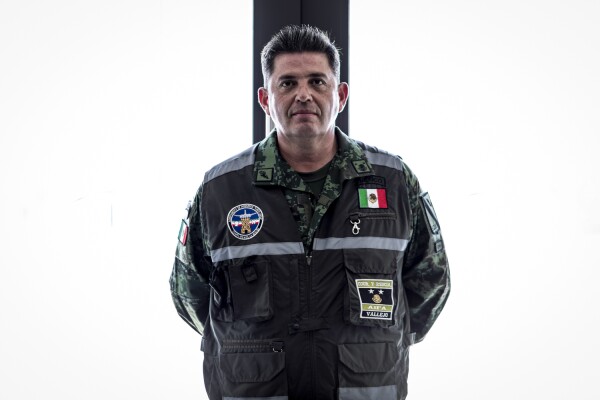 El general Gustavo Vallejo: "Santa Lucía no pertenece a ningún partido"