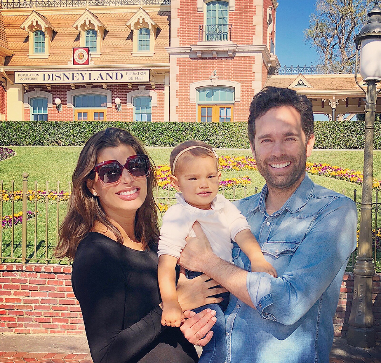 Bárbara Coppel y Alejandro Hank dan la bienvenida a su segundo hijo