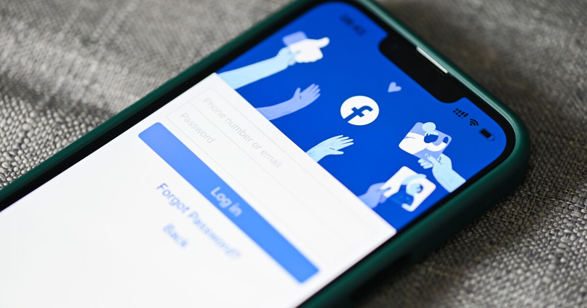Cómo puedo cambiar el nombre en mi cuenta de Facebook