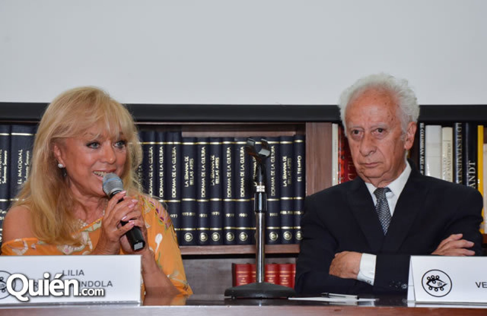 Amigas acompañan a Lilia Reyes en la presentación de su l...