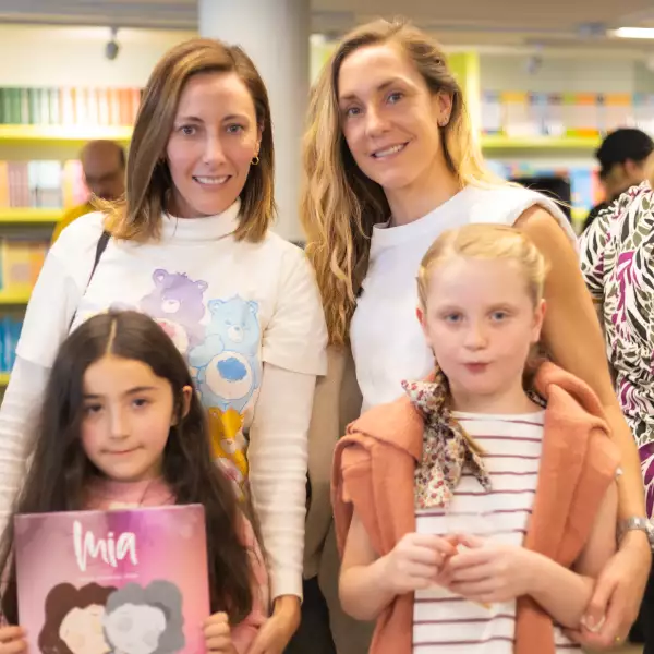 Laura Jáuregui presenta MIA, su primer libro sobre la vida a través de ...