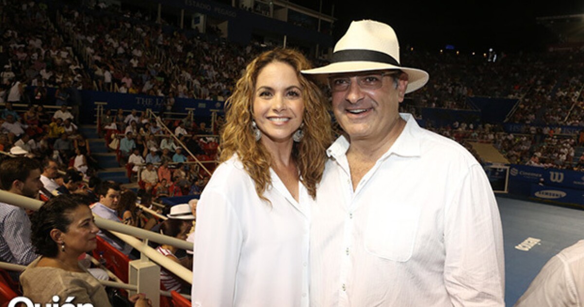 Lucero y Michel Kuri súper románticos en Acapulco a dos años de novios