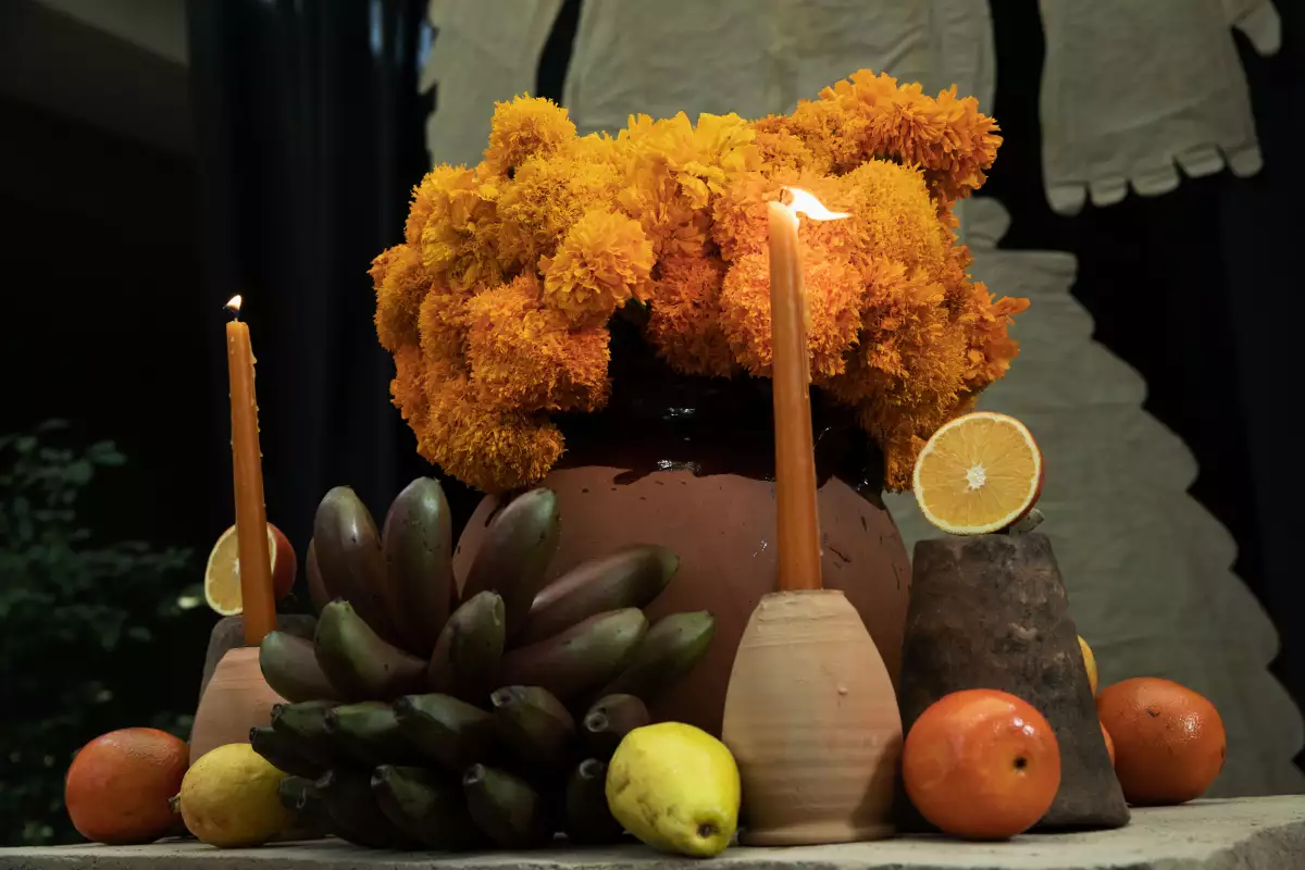 Pujol viste su terraza con una ofrenda muy mexicana