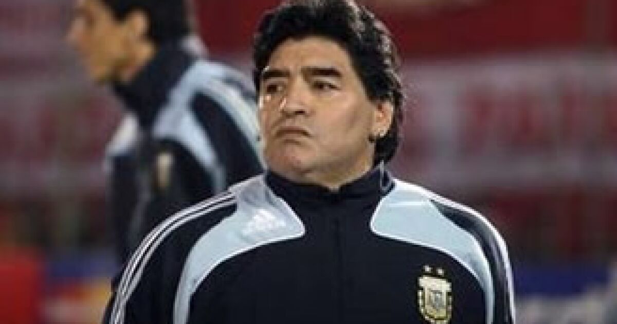 Maradona, sin aretes por deber al fisco
