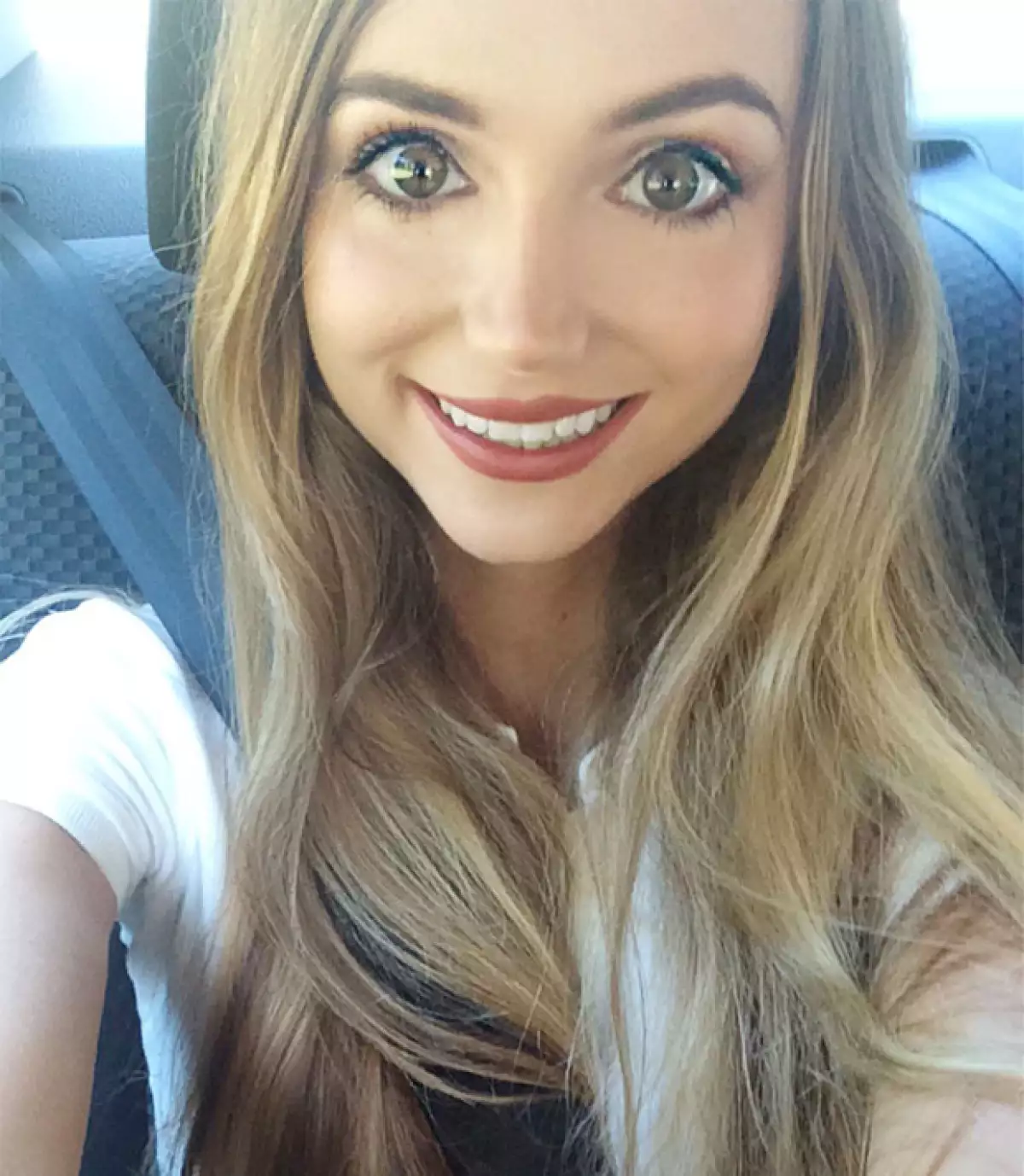 Sarah, la mujer que gasta miles de dólares para parecer princesa Disney