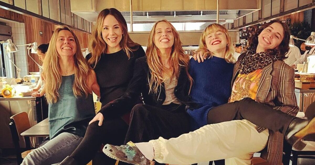 Camila Sodi se reencuentra con cuatro de sus hermanas previo a Navidad