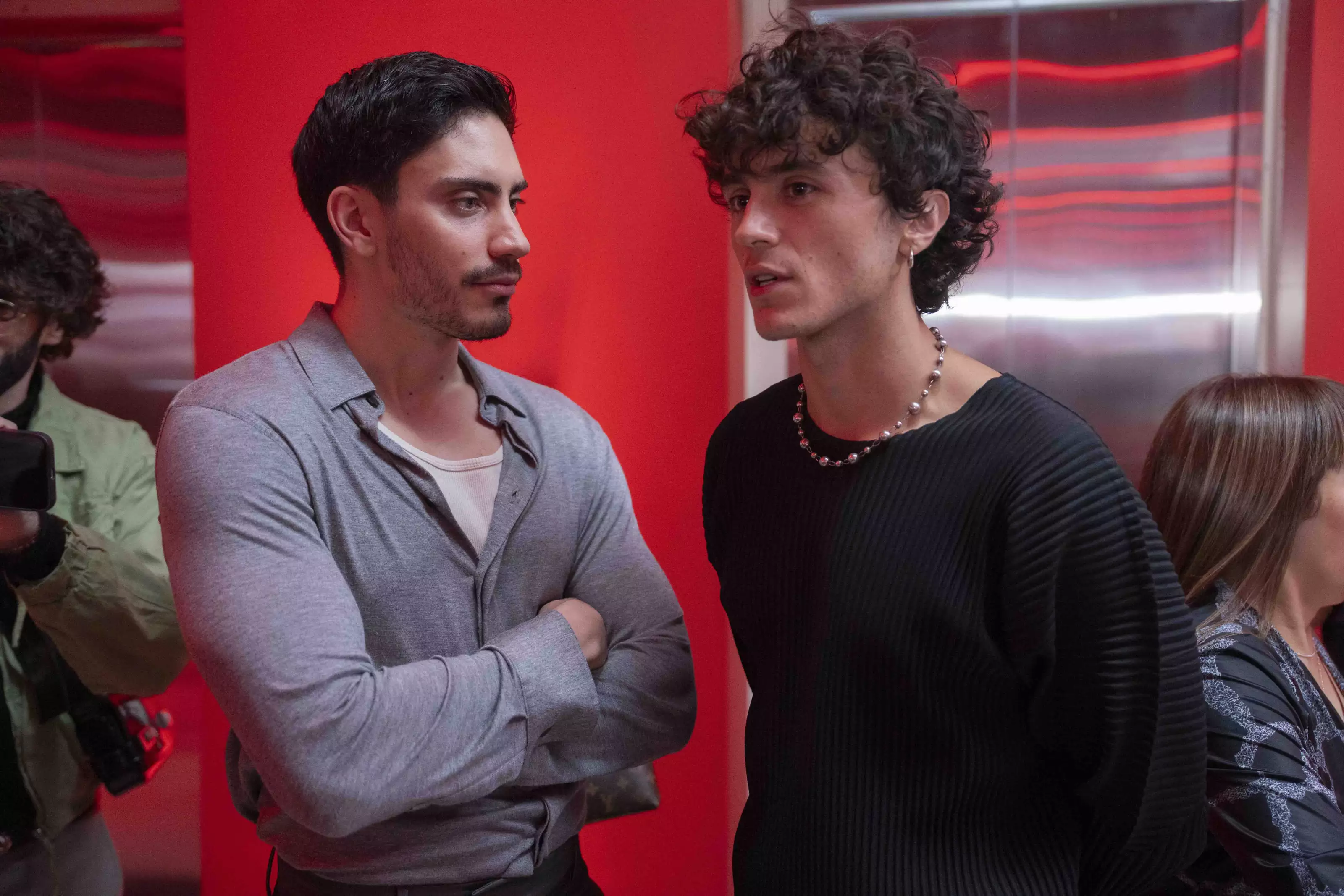 Camila Sodi, Erick Elias e Ilse Salas viven una noche sensorial con ...