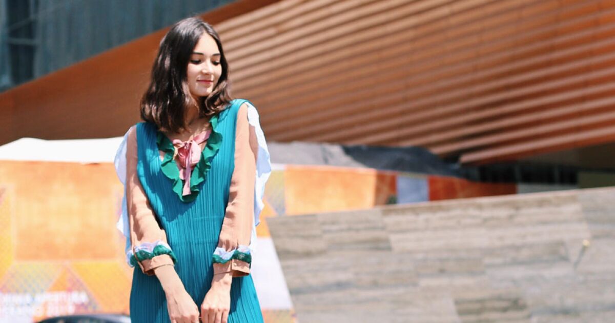 María Mina, diseñadora de sus propias joyas gracias a la colección Hold ...