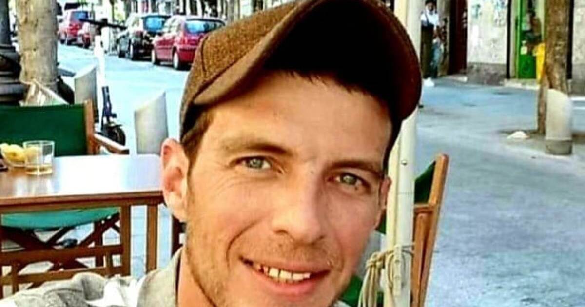 Camilo Blanes recibe botellas de alcohol en su casa y se pasea sin ropa